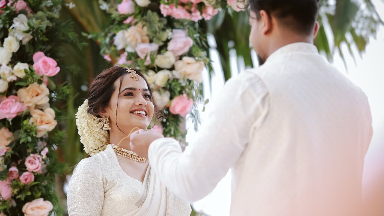 KERALA INTIMATE WEDDING HIGHLIGHTS | SANOOJ & SHINU | Non-RELIGIOUS ...